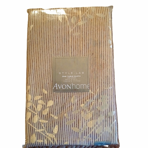 Avon | Dining | Avon Oblong Tablecloth Nwot | Poshmark